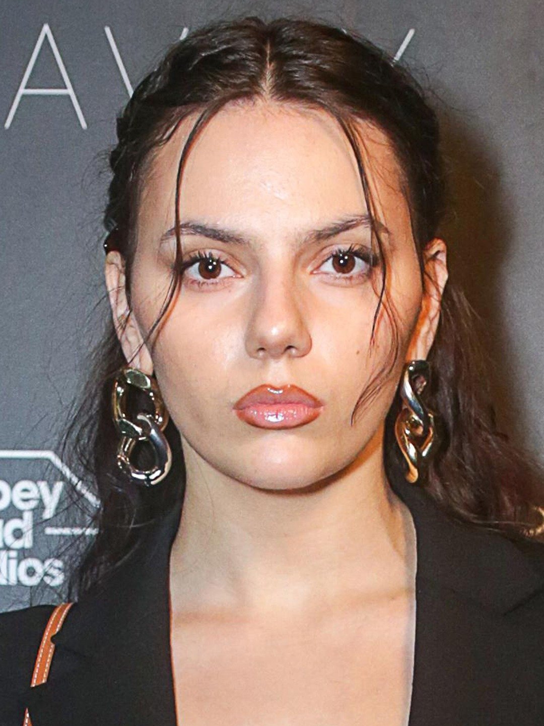 دافنه کین (Dafne Keen)| زندگی نامه + حقایق، آثار و عکس ها | قهرمان